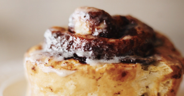 CINNAMON ROLLS > Call Me PMc