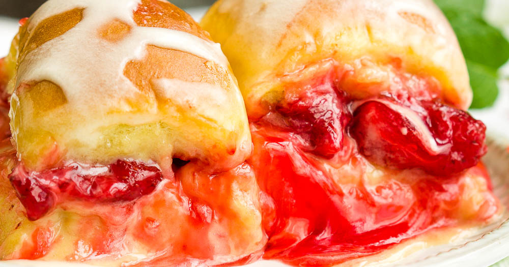 HAWAIIAN ROLLS STRAWBERRY CHEESECAKE SLIDERS