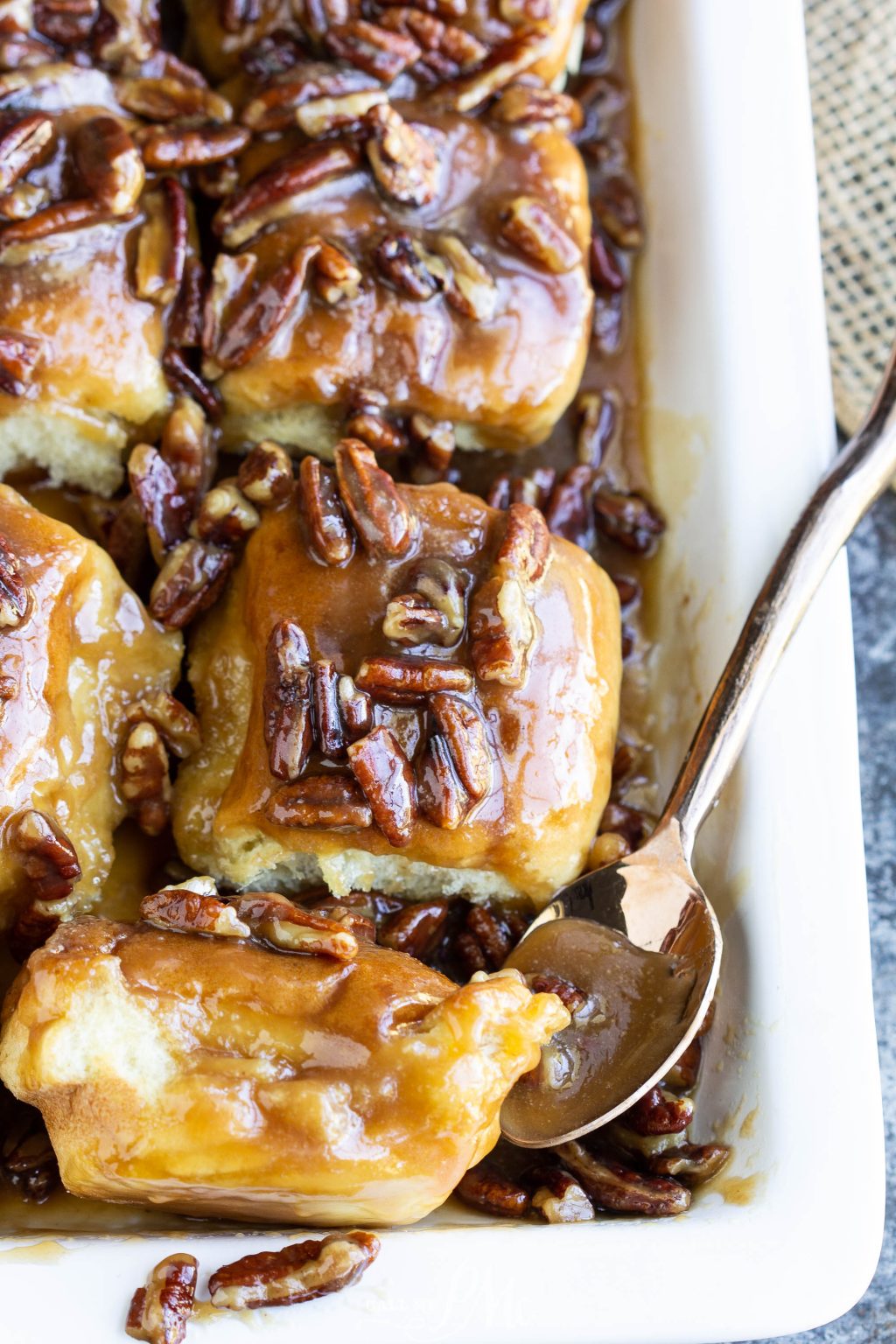 HAWAIIAN ROLLS STICKY BUNS