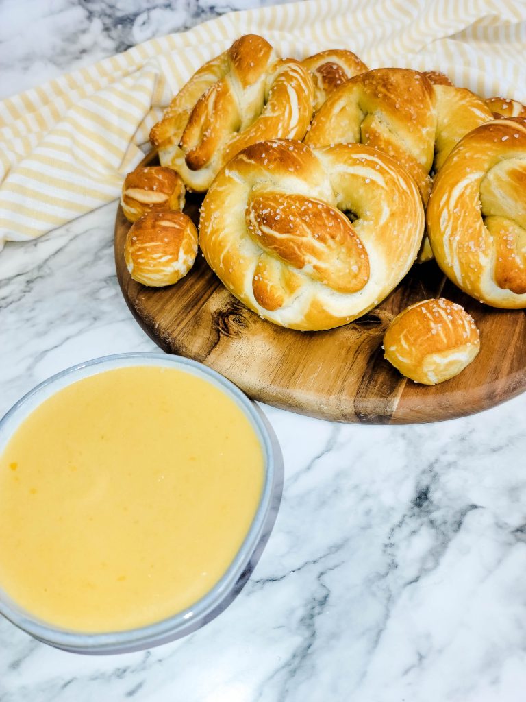 HOMEMADE PRETZELS AND CHEESE DIP